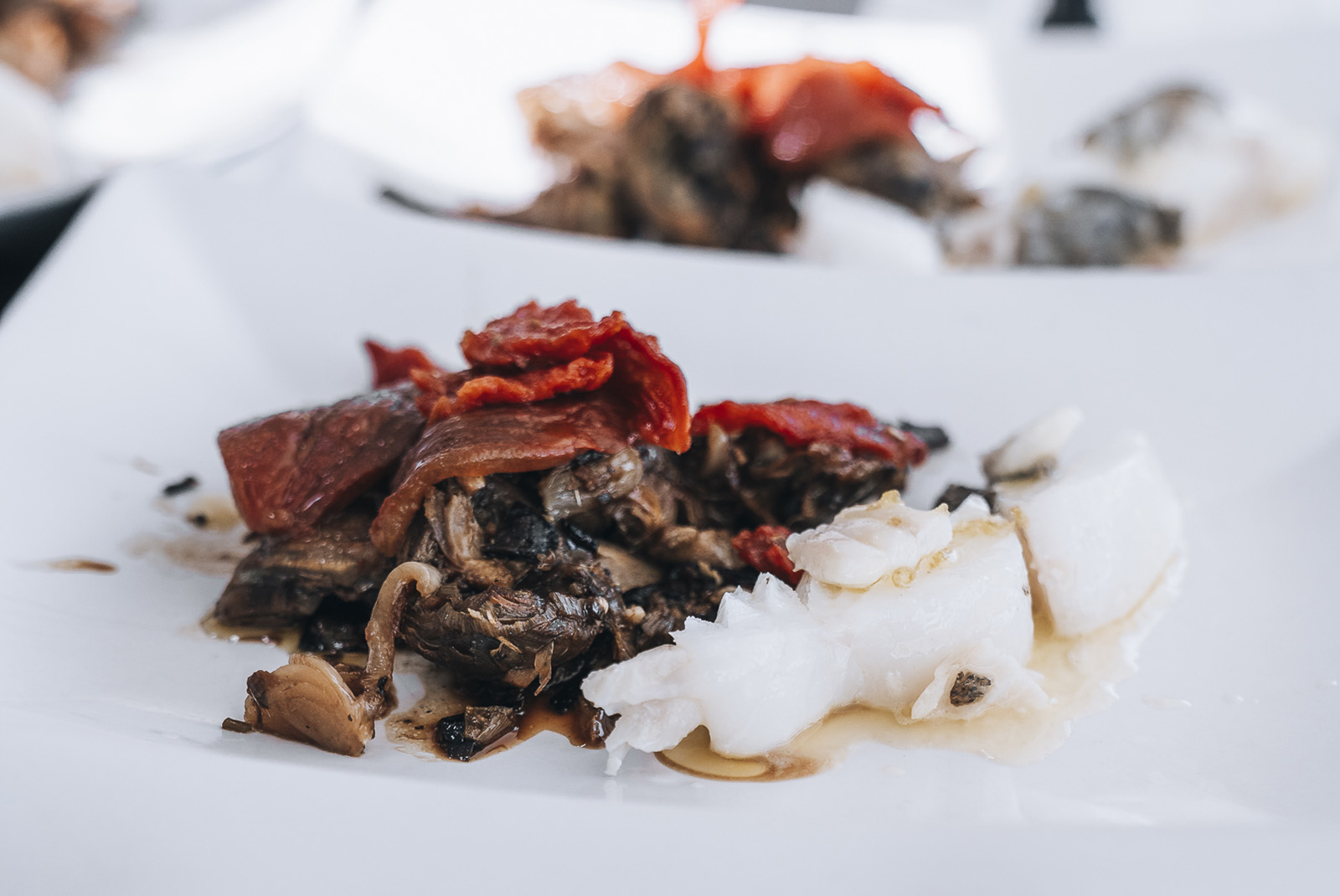 Turbot aux artichauts poivrade et aux deux tomates • Guyader Gastronomie